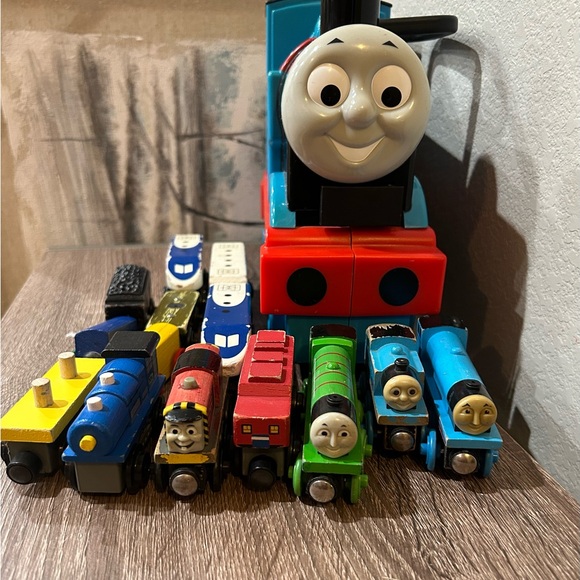 Thomas & Friends | Toys | Thomas The Train 202 Cars And Train Hold And ...